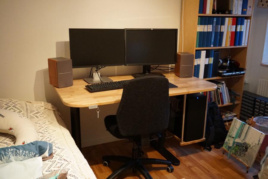 Sit stand desk with computer shelf • GN Tech
